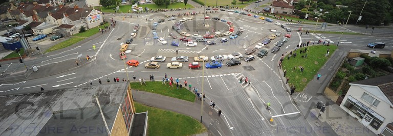 NK2_0631 Swindon's famous Magic Roundabout taken over by 75 cars with ...